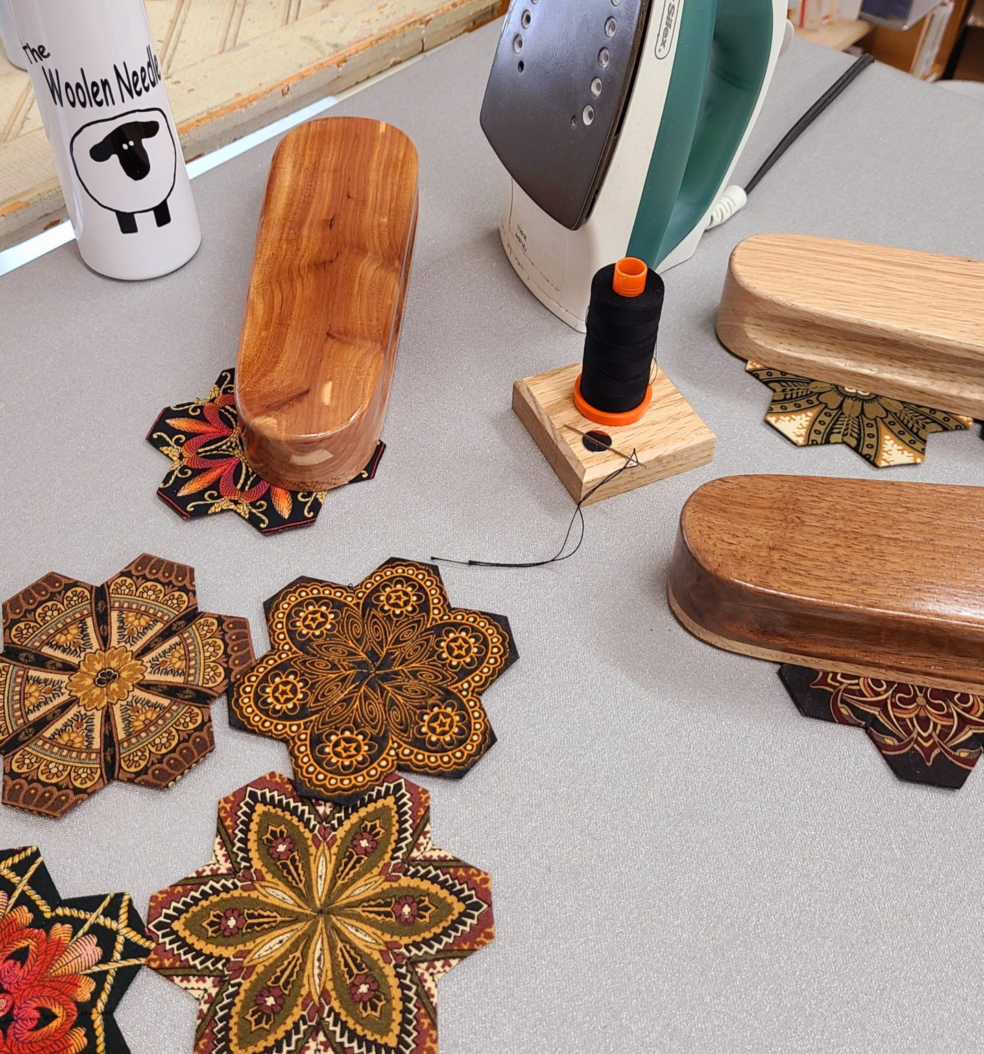 Clapper & Thread Holder - The Woolen Needle