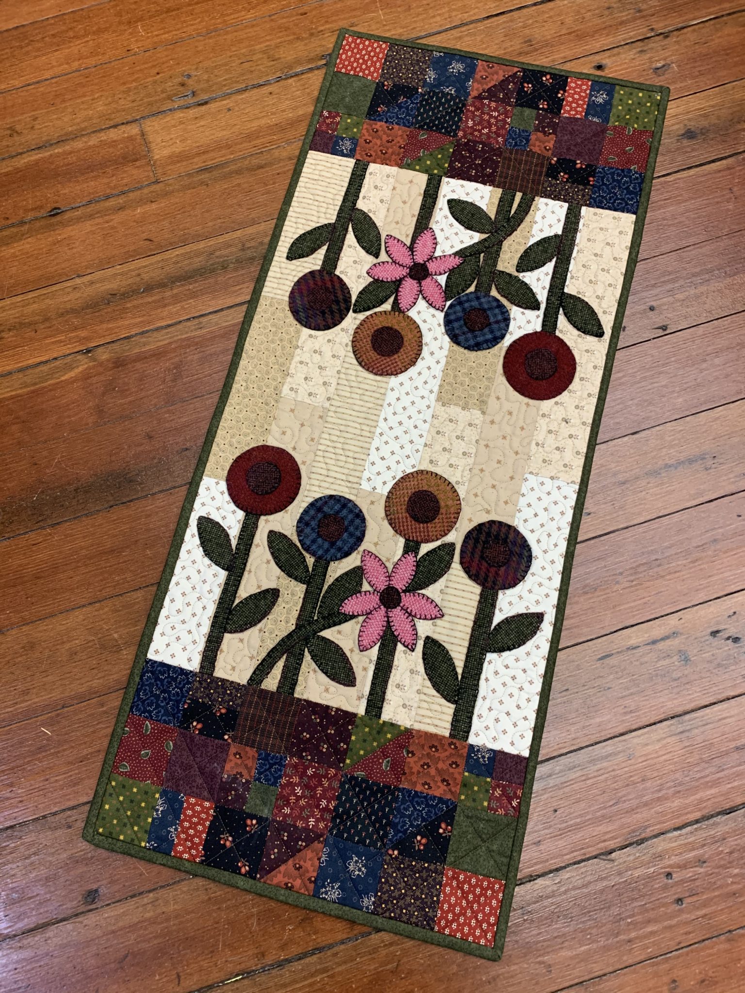 Flower Patch Runner - The Woolen Needle