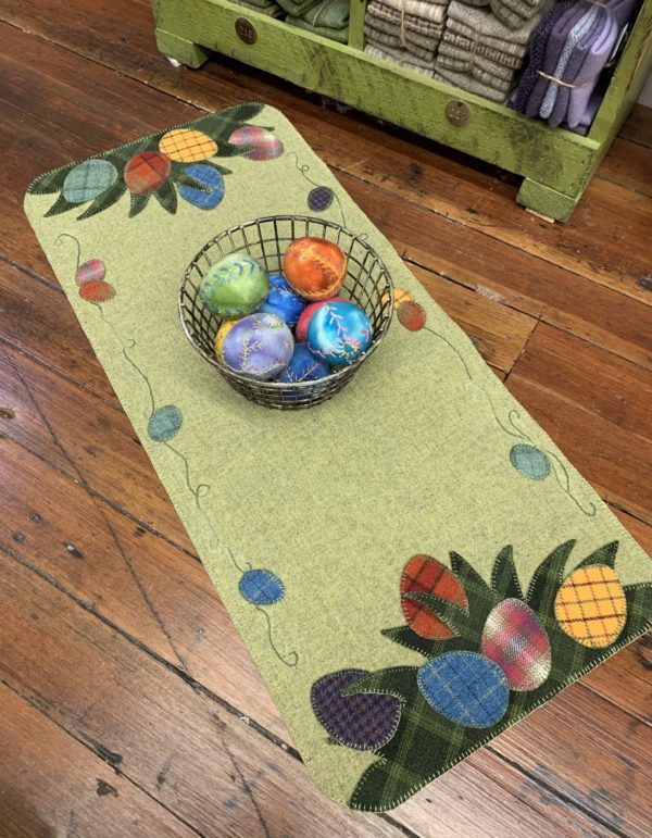 Easter Egg Runner - The Woolen Needle