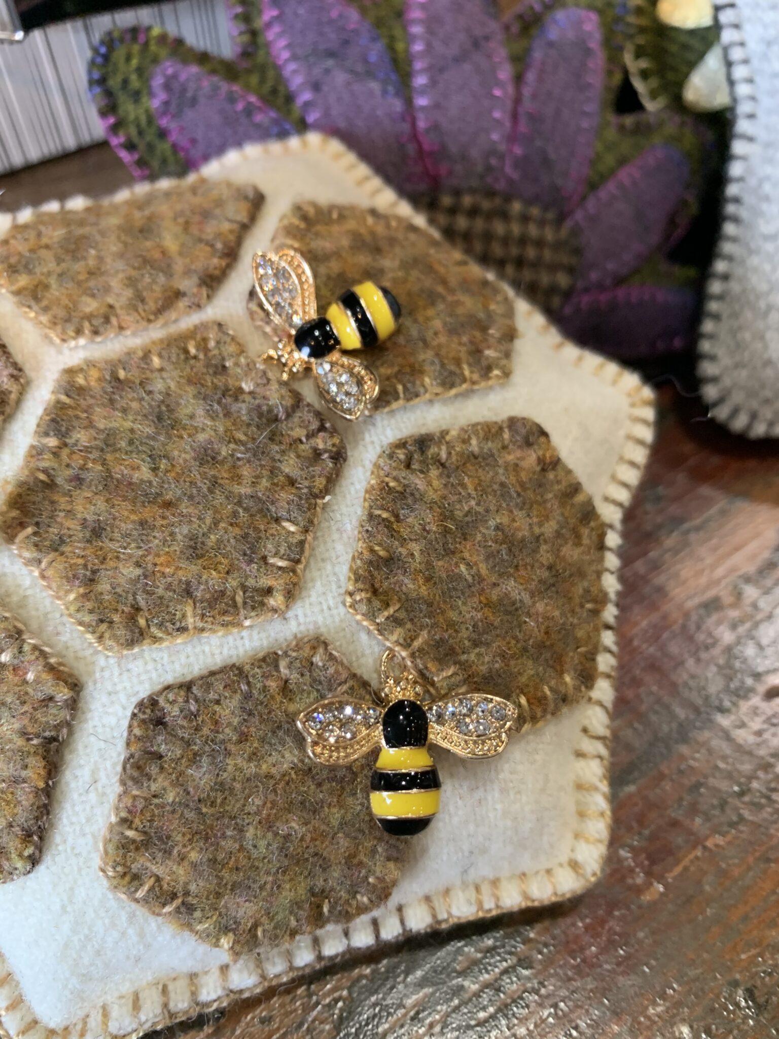 Honey Bee Wool Applique - The Woolen Needle