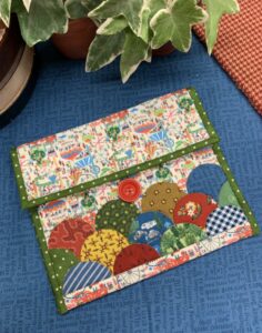 Clam Shell Pouch - The Woolen Needle