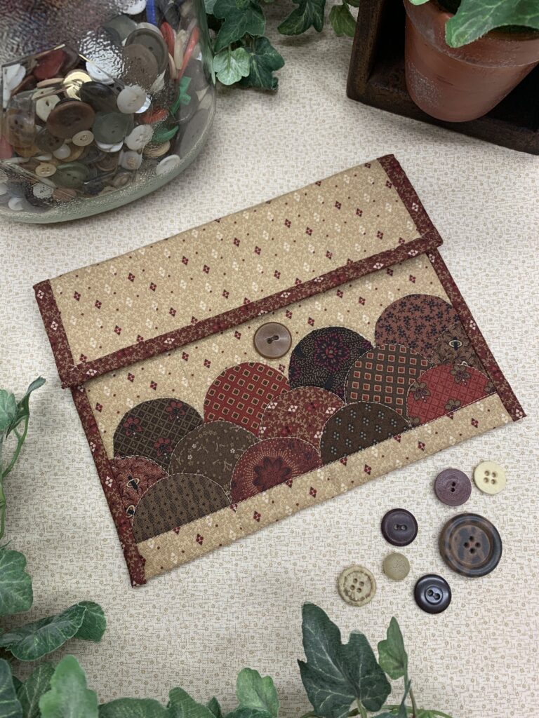 Clam Shell Pouch - The Woolen Needle