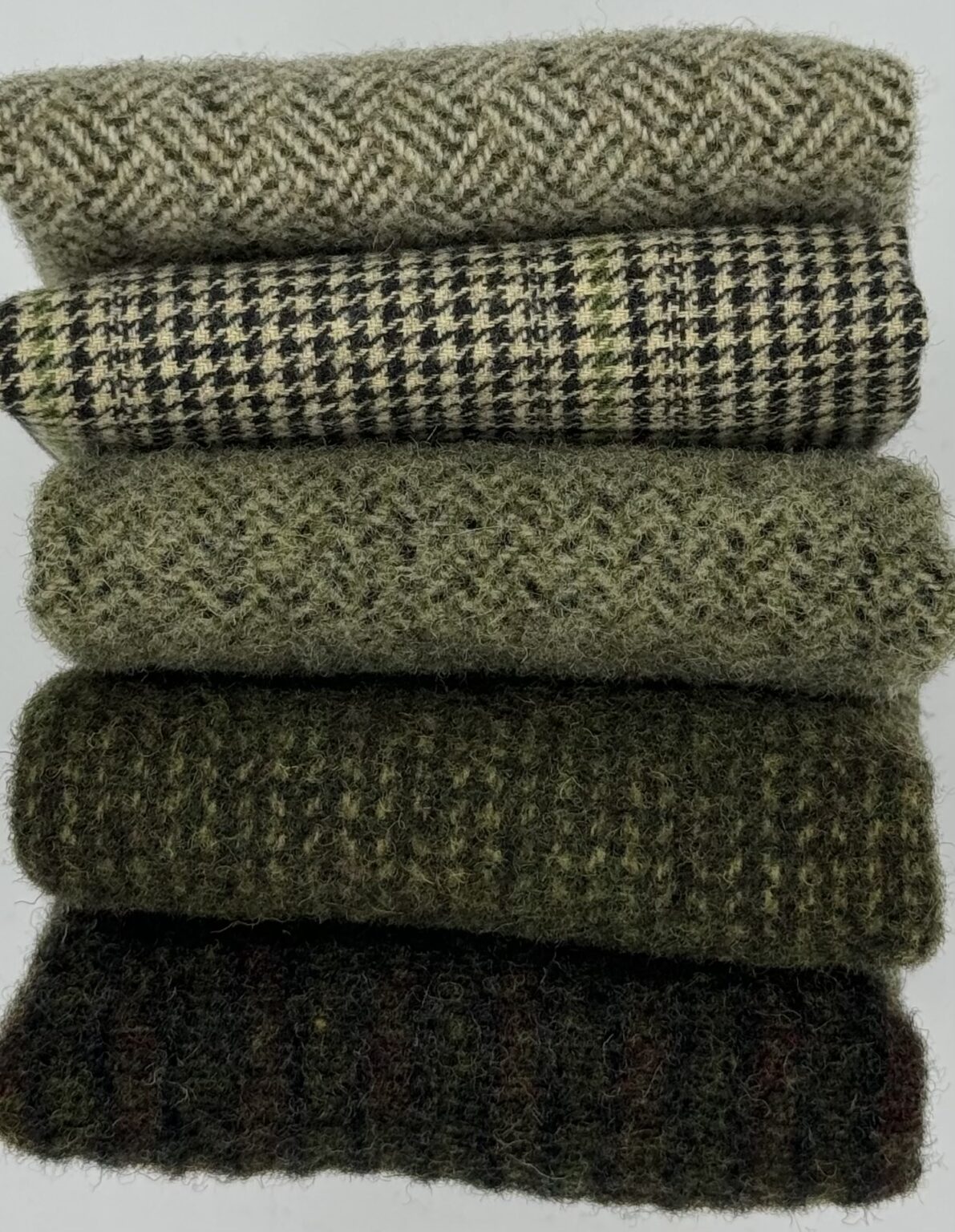 Wool Bundles - The Woolen Needle