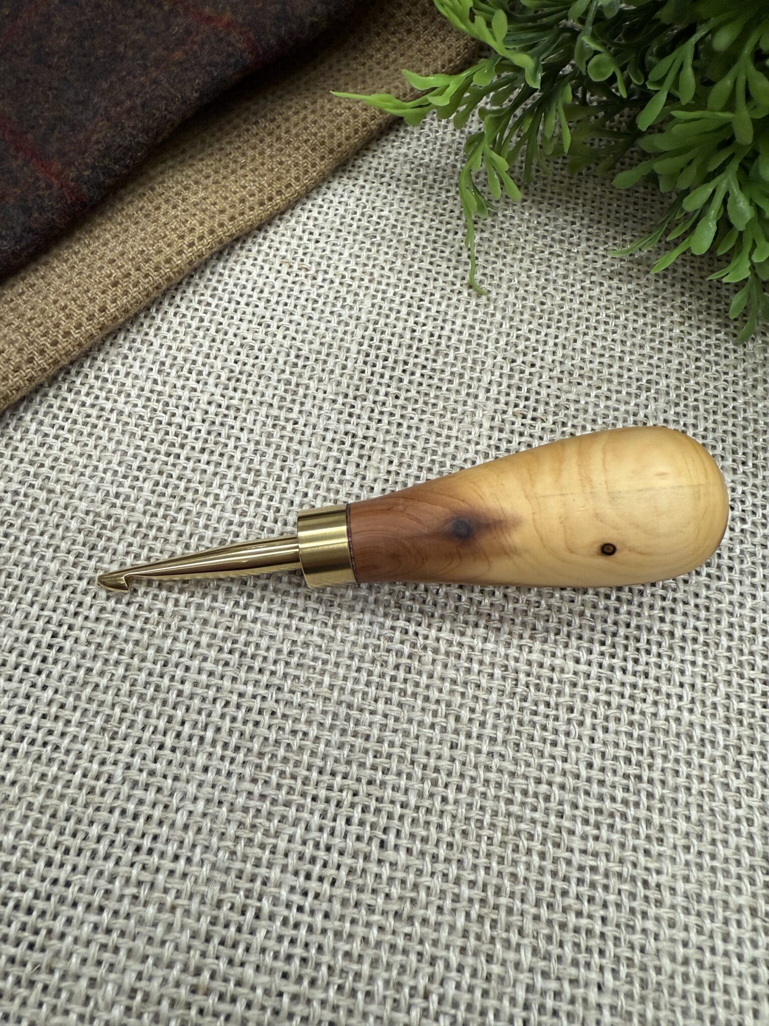 Regular Teardrop Hook Cedar B - The Woolen Needle