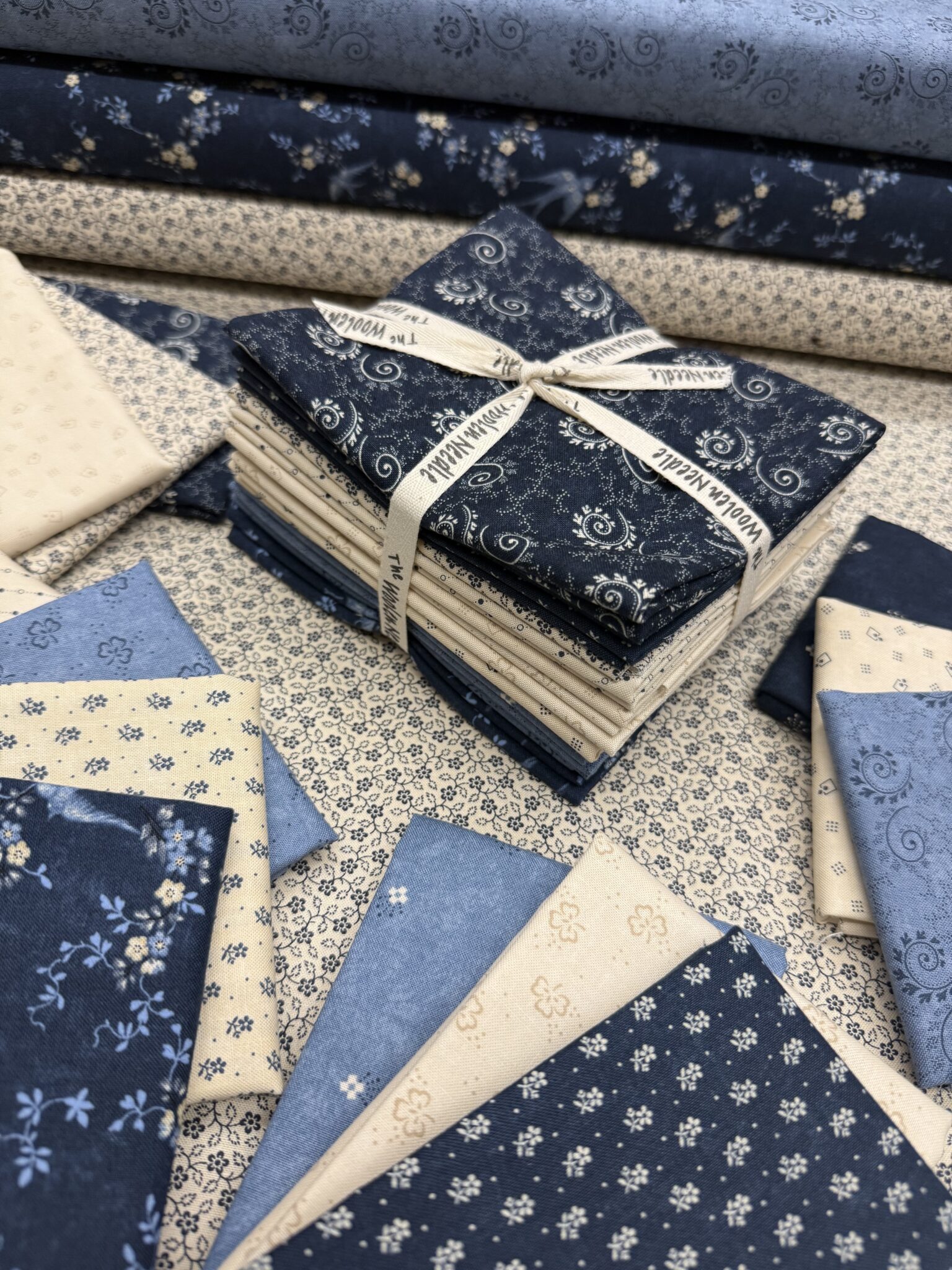 Bluebirds Nest Fat Quarter Bundle A - The Woolen Needle