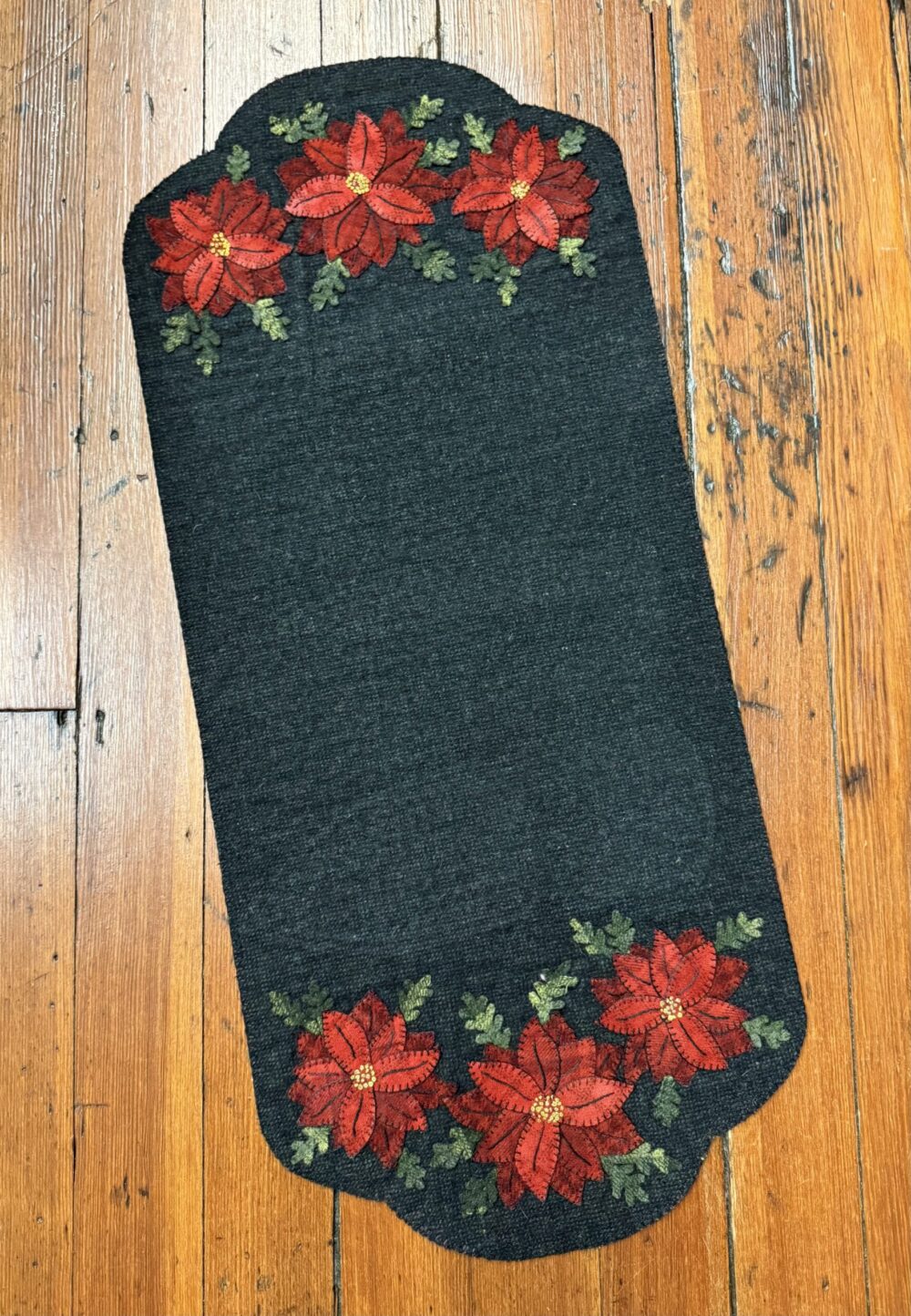 Poinsettia Runner Shop Sample - King Sized Quilt - The Woolen Needle