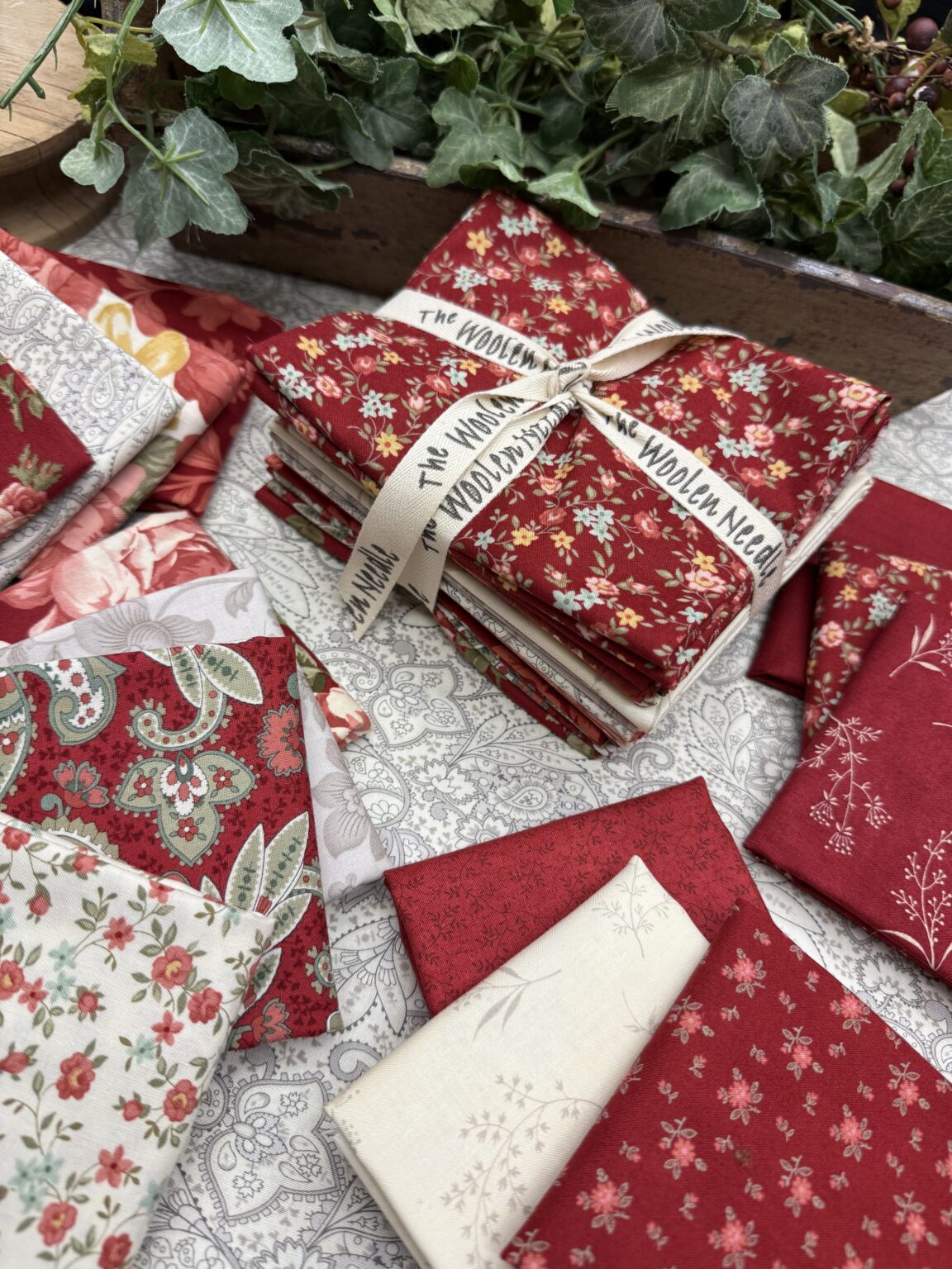 Ambiance Red Fat Quarter Bundle - The Woolen Needle